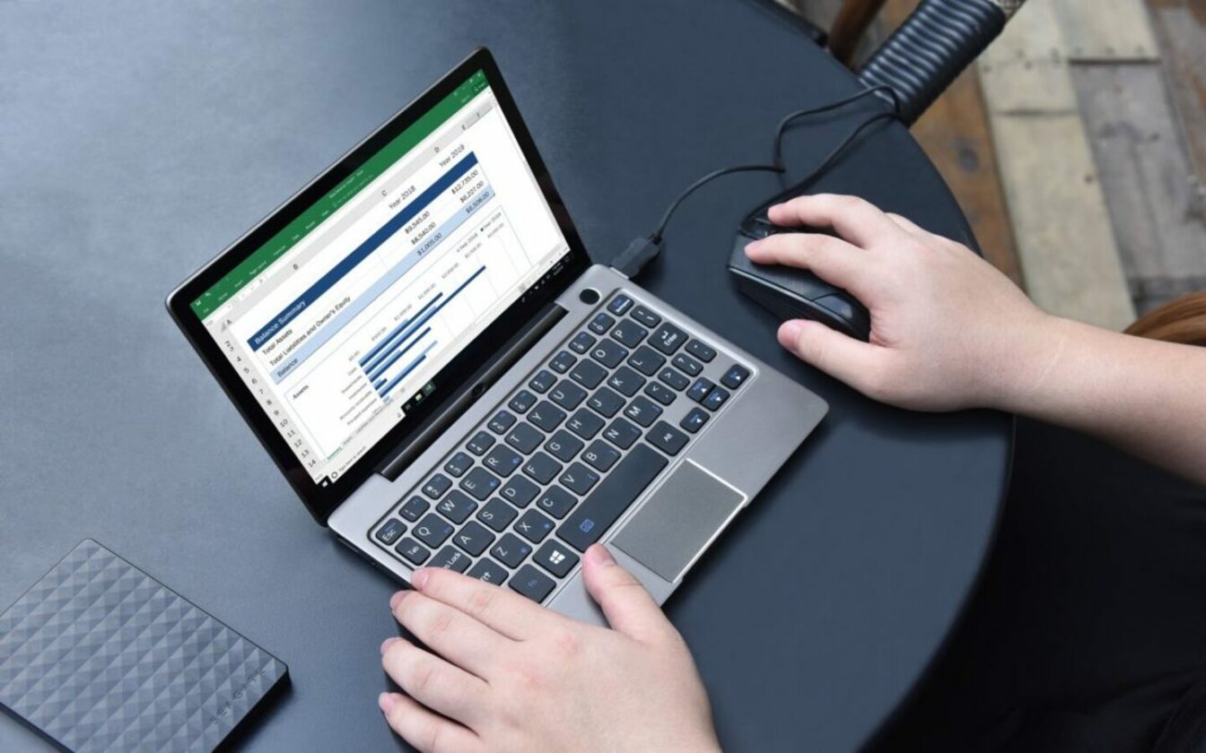 8 cách sạc pin laptop đúng cách tăng tuổi thọ pin | Phongvu.vn