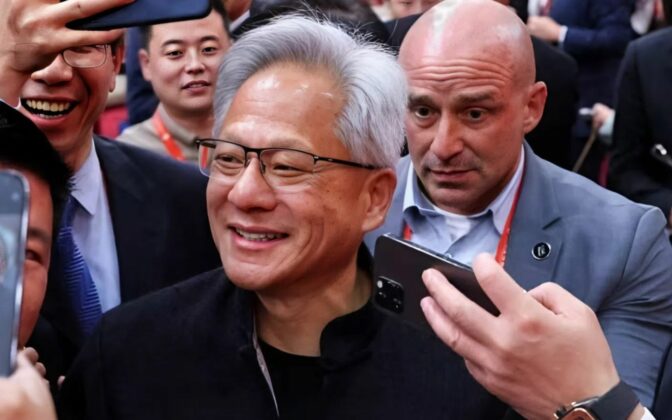 Thỏa thuận Mỹ - Trung mở đường cho Nvidia bán lại chip AI H20 tại Trung Quốc | Phongvu.vn